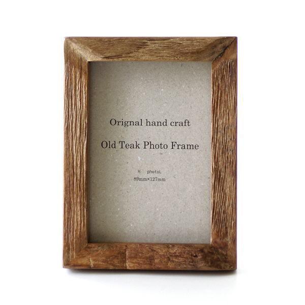 長年の風雨にも耐えた独特の風合いを持つチークの古材を使用したフレームは素材のキズや釘穴、節穴等をそのまま活かしたオンリーワンが魅力ですお気に入りの写真や雑誌の切り抜き、押し花などを入れたり壁にサイズ違いでいくつか並べて飾ったりいろいろな使い...