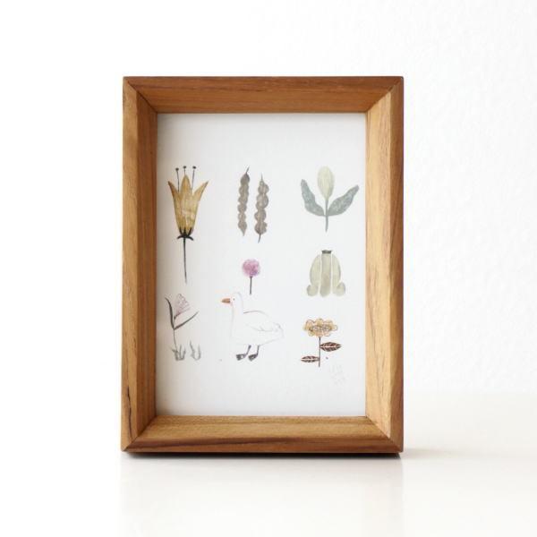 素材のチークの美しさを最大限に活かすため、表面を細かいサンドペーパーで整えた後、艶を押さえたクリアラッカーで仕上げたスタイリッシュなフレームお気に入りの写真を並べて飾ったり雑誌の切り抜き、押し花などを入れたりいろいろな使い方で楽しめる存在感...