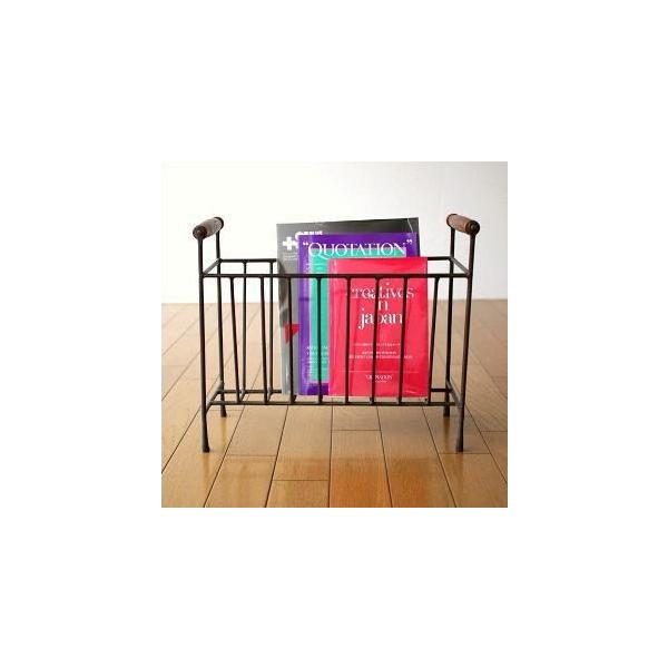 シンプルなデザインですっきりとシャープな印象です装飾を省いた、デザインがかえってモダンなイメージもち手のシーシャムの繰り棒がポイントシャビー風アイアンで温かみもあります商品名：マガジンラック スクエアＣ商品番号：kan8338全体サイズ(c...