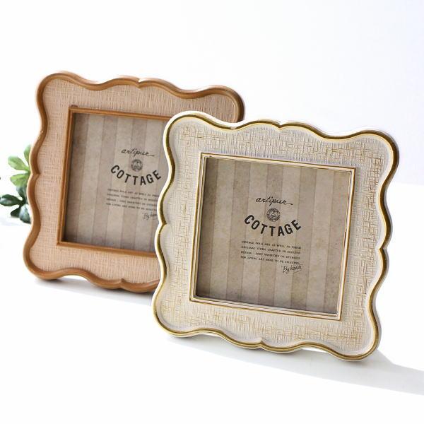 やわらかな曲線で縁取られたクラシカルな雰囲気のフォトフレーム波打つようなフレームラインと織物のような地模様がシンプルな写真やポストカードを上品な一枚に見せてくれそうです小さな額装のような存在感で写真やお気に入りのカードをさりげなく引き立てて...