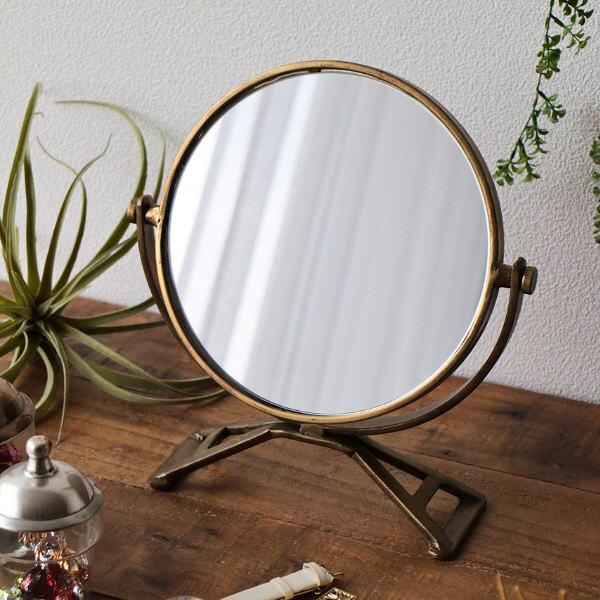 シンプルなデザインでインテリアに合わせやすいミラーは煌めきを抑えたアンティークな質感と風合いで重厚感と高級感のある仕上がり小物と一緒にかざったりドレッサーや玄関に置いて毎日の身支度にも活躍しそうです※サイドのツマミで角度調節が可能です商品名...