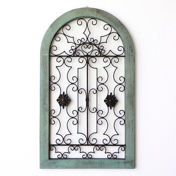 陽光が差し込む洋館の窓辺を切り取ったかのようなシャビーなアーチ型の壁飾りまるでそこに窓があるかのような雰囲気で壁に奥行きと広がりが生まれ空間に優雅なアクセントを加えますリビングの壁飾りや、玄関のアイキャッチベランダガーデンのワンポイントなど...