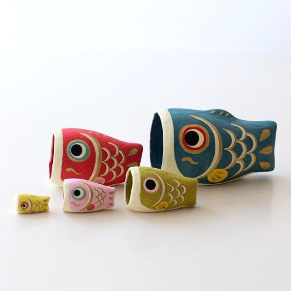 型に和紙を張りつけ、成形する造形技法のひとつの伝統のはり子細工大きな鯉のぼりから小さな鯉のぼりがぽこぽこ出てくる入れ子の置物ですリビングや玄関で手軽に季節のしつらえを楽しめます端午の節句の飾りとしてはもちろん贈り物にもおすすめです商品名 ：...