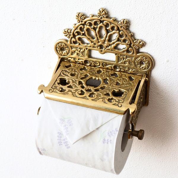 真鍮鋳造で作られたイタリア製のトイレットペーパーホルダーは鋳造ならでは重厚な佇まいが魅力真鍮ならではの素材感は使い込むほどに色味が深まり少しずつ表情を変え時間とともに育つ風合いが空間に静かな味わいを添えます背板から押さえ部分まで繊細な透かし...