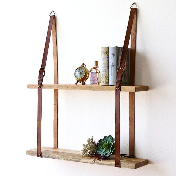 本革のベルトとウッドのユニークで個性あふれる壁掛けシェルフです革を鋲で固定した木板を棚として使うブランコの様なユニークなデザインはグリーンや小物を飾ったりできる目を引く壁掛けシェルフ壁に沿わせてお使いいただくのがオススメです商品名 ： 木と...