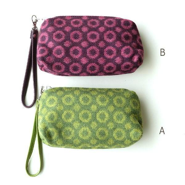 1912年から約100年続く英国ウェールズ地方のウールファクトリーは品質の優れた仔羊のウールだけを使いウェールズで伝統的な温かみのあるウールファブリックを作り続けているファクトリーメリン・トレグウィント社製のウールです持ち歩きに便利なストラ...