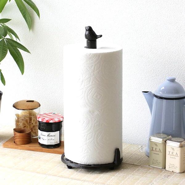 アイアン鋳物製で重厚感がありアラベスク模様のホルダーは芯棒の先端に可愛い鳥のモチーフが付いていてキッチンのアクセントになりそうなアイテム自重がありゴムの脚カバー付きで音やキズが気にならず片手でカットができるのも便利です海外製の大きめキッチン...