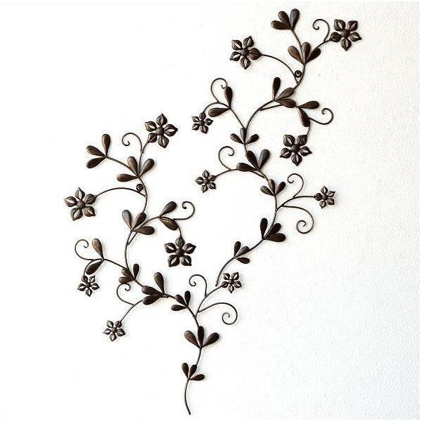 蔓花のような小さな花で動きのあるデザインが可愛い壁飾り２枚組なので掛け方で色々表情が変わってとてもお洒落な雰囲気になりますアイアン壁飾り スモールフラワー２セット（sik3349）サイズ(cm) ： 幅27×奥行0.5×高さ51＊壁の強度等...