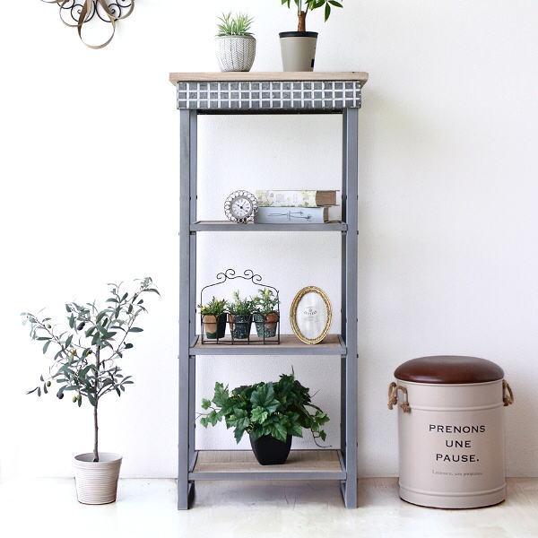 メタルのスタンドに無垢の天板を組み合わせたシャビーな雰囲気の家具棚板はメタルで囲んであり重い物でもしっかり支えそうです素材感から色合いまでレトロな雰囲気で統一してあり主張しすぎない表情がディスプレイしたものを一層素敵に盛り立ててくれます商品...