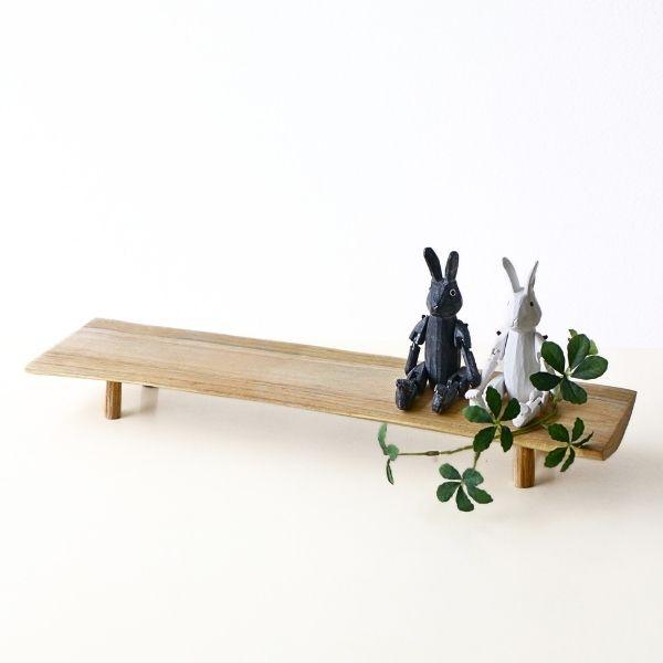 チーク材を削り出して作る温もり溢れる無垢材のアイテムはサイズも形も色もそれぞれで同じものはどこにもないオンリーワンが魅力日照りや風雨に耐え土を掻き分けながら大自然の中で力強く生きてきた木々の飾らない姿が感じ取れますチーク材の自然な形状を活か...