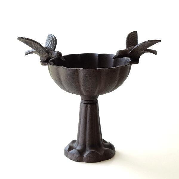 ずっしりしたアイアン鋳物製の小鳥の水遊び台仲良く２羽の小鳥が水遊びで楽しそうです少々深さがあるので小さな花ポットやグリーンの鉢ポットや小物入れで使っても商品名 ： アイアン小鳥のバードバス商品番号 ： toy6186全体サイズ(cm) ： ...