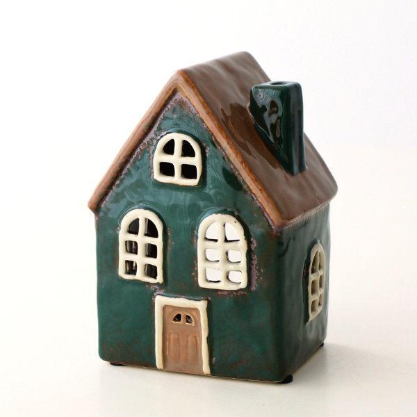 陶器のノスタルジックなハウスはカラーの組み合わせとフォルムが外国のオシャレな家並みを思わせる可愛いデザイン花鉢と一緒に飾ったり玄関先でキーを入れておけば周りからもわかりにくいちょっとシークレットなオブジェにも・・・市販のLEDキャンドルを入...