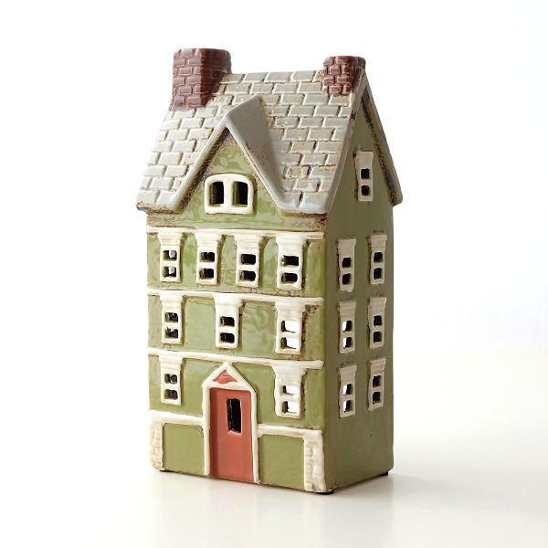 陶器のノスタルジックなハウスはカラーの組み合わせが外国のオシャレな家並みを思わせる可愛いデザイン不均一な窓の大きさやちょっぴり曲がったラインが絵本から飛び出してきたような優しい雰囲気を醸し出しています花鉢と一緒に飾ったり玄関先でキーを入れて...