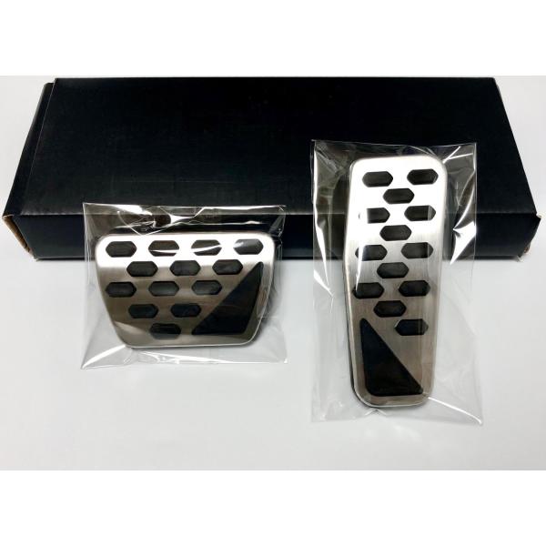 ジープの人気車種ラングラー４代目 ＪＬ型（現行型）専用のステンレス製メタルペダルカバーセットです。愛車の足元にキラリと高級感とスポーティーさを演出します。踏込んだ際にグリップ力が上がり、滑りにくくなります。工具や穴あけ作業も一切不要でポン付...