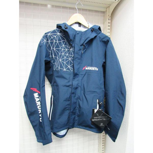 ※こちらの商品は、リアルショップ店頭にて買取りした中古品となりますので、中古品であることをご理解の上ご注文ください。【状態】商品タグが付いた状態です。着用感は見られません。【付属】収納袋【カラー】ネイビー【サイズ】Lサイズ・ジャケット（着丈...