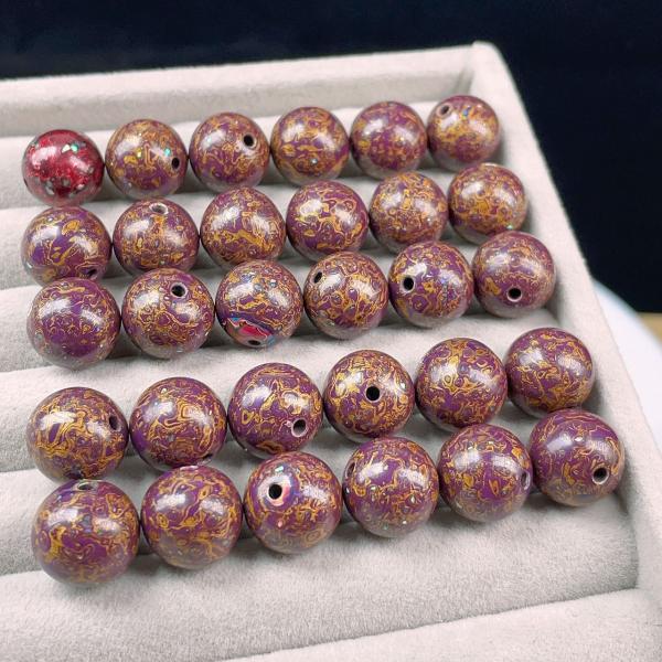 螺鈿は、広義には貝をもって飾ることをいうが、狭義には貝片を器物等の木地や漆面に装着して施す装飾法をいう。漆(うるし)の付着方や貝の干渉色により、粒ごとに相違が出ることがあります。ご理解ご了承の上ご購入ください。天然石専門　業界最低価格を目指...