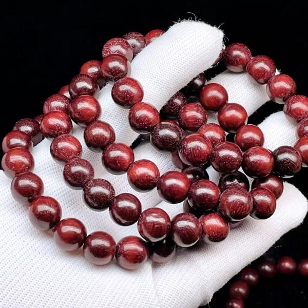 紫檀には気持ちを落ち着かせる働きがあり、その香りが自分の気持ちを落ち着かせ、心を落ち着かせる働きをします。また美容の効果を持っていて、白檀の中のいくつかの成分は柔らかい肌の作用を果たすことができます。眠りを鎮める効果もあり、睡眠の質を調整し...