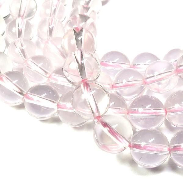 マダガスカルローズクォーツ 8mm 天然石ビーズ 丸玉 パワーストーンとても高い透明度をもつマダガスカルローズクォーツです。従来のローズクォーツにはない淡くクリアなピンク色が魅力で、上品な色合いをお楽しみ頂けます。ゴム通しができるので簡単な...