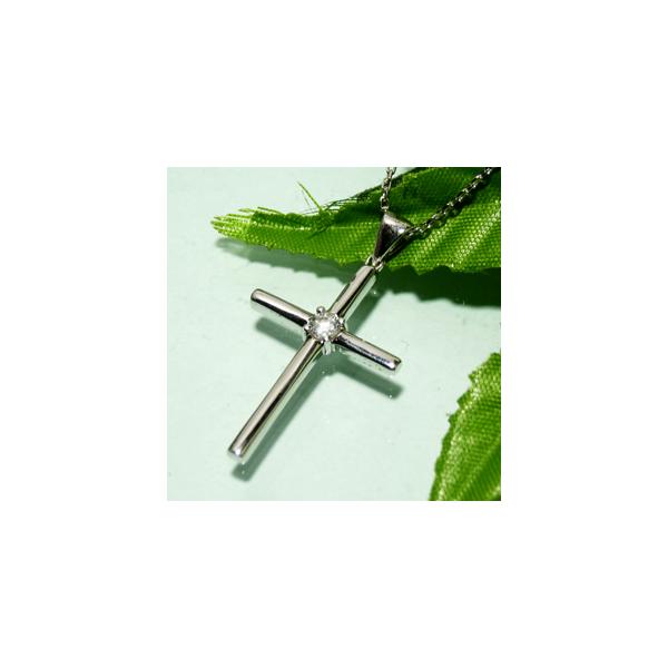 余分な装飾を一切省いた、シンプルなクロスの中央にジルコニアを留めたネックレスです。細身なシルエットですが、適度な大きさがあるので存在感はバッチリ！「今日のアクセに迷ったらコレ!」というようなマストアイテムになってくれる一品です♪商品データ●...