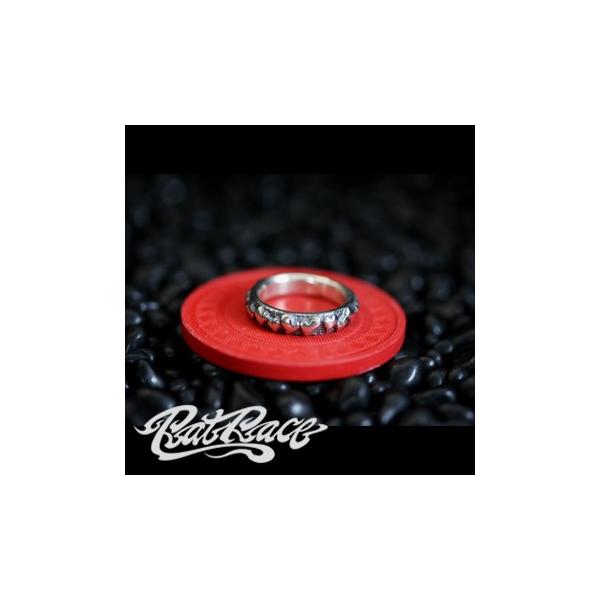 【RAT RACE/ラットレース】メンズ ブランド リング 指輪こちらは受注製作品のため、お届けに2〜3週間程のお時間を頂きます。ご了承下さい。【RAT RACE】r.l.d(ラットラブデザイン)細身のボディにこれでもか！とハートを並べたバ...