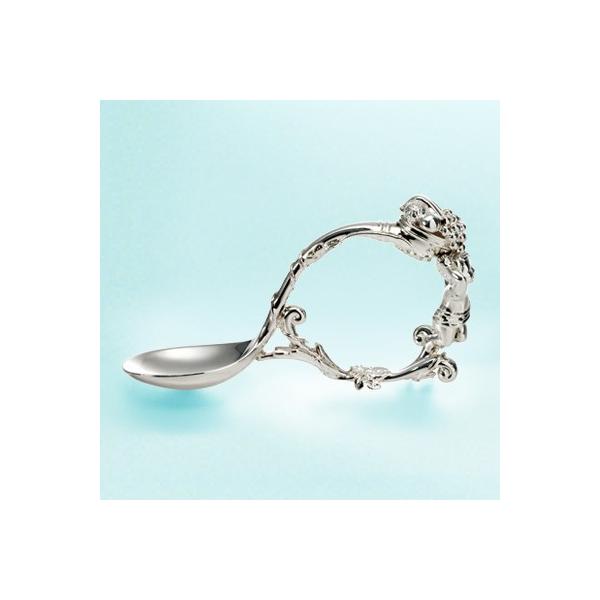 フルーツの盛り籠を中心に、赤ちゃんが持ちやすいように、持ち手が輪型にデザインされたスプーンです。『幸せをすくい取る』…という意味に加え、フルーツのモチーフには『食べ物に困らないように…』との願いも込められています。＊スプーンにお名前や、記念...