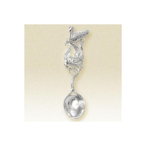 こうのとりが赤ちゃんをくわえている象徴的なデザインのスプーンには、赤ちゃんのお名前や、お誕生日を刻印することができます。時計の文字盤がデザインされていますので、産まれた時刻を針で刻印することができます。一生の記念に残して頂ける様、心を込めて...