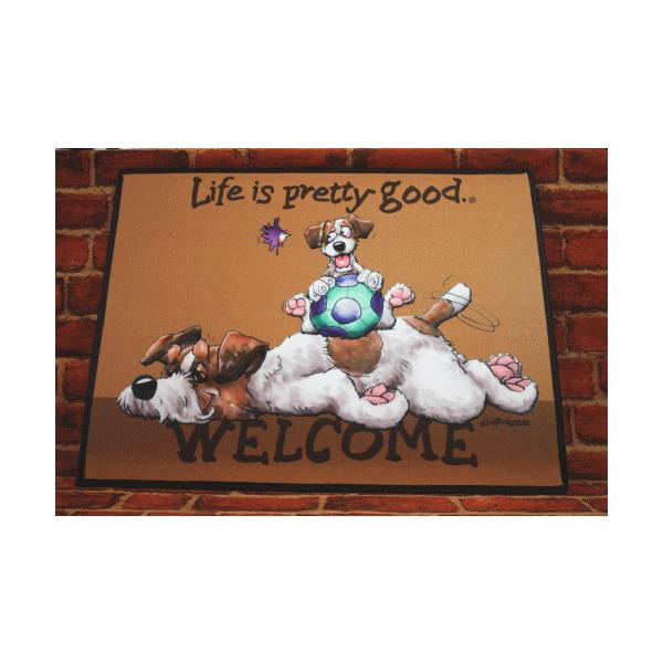 寝転んでいるお父さん？お母さん？の背中の上で元気いっぱいに遊ぶ子犬が可愛いウェルカムマットでご家族やご友人を歓迎!!マットの毛足は短めで、フェルトのような質感です。わんちゃんの毛やホコリがからみにくくなっています。屋内・屋外両様ですが、室内...