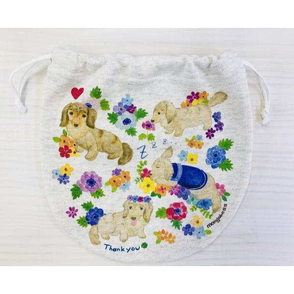 カラフルなお花とかわいいダックスフントの巾着。化粧品なども十分入る大きさで、旅行などにも重宝します( ´ ▽ ` )肌触りのよいコットン素材♪替えマスクや除菌スプレー、ハンカチ、ティッシュなどまとめて入れておくのにも便利な少し大き目サイズの...