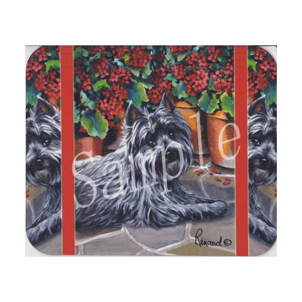 やわらかい素材のマウスパッドです。　マウス操作の時に手首に触れても痛くなりにくい♪自宅でもオフィスでも、素敵なマウスパッドならPCワークも楽しくなります。タイトル　　Cairn Caesar and Geraniums Size　　　約横2...