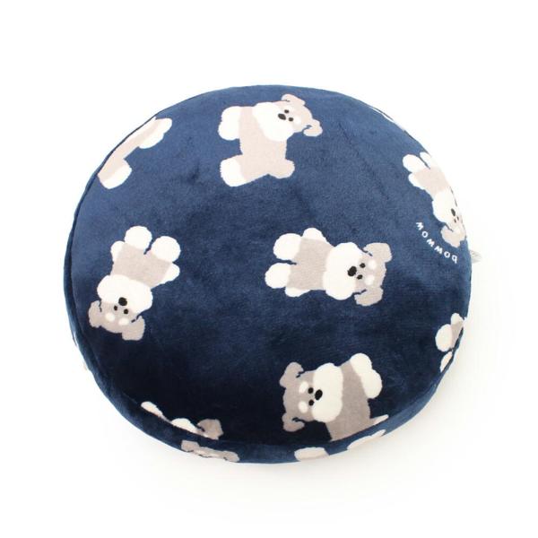 ☆こちらの商品は、サイズが大きいためラッピングはできません。 シュナウザーがいっぱいもちもちふわふわのラウンドクッションです♪ワンのアゴ置きクッションにも可愛いです!!Size：約H40×D12センチ素材：ポリエステル注意事項※生産時期や工...