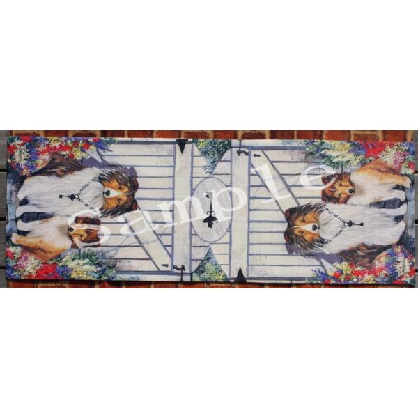 素敵なテーブルランナー！しっかりした張りのあるポリエステル生地なので壁に掛けたり、アイディア次第で色んな所に飾っていただけます。（裏面は白のポリエステル生地です）■画家 Suzanne Renaud氏■タイトル　Shetland Sheep...