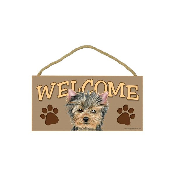 お家に帰ると、大好きなヨーキーが♪☆WELCOME☆お部屋や玄関に飾るのにちょうどいい大きさです。板の厚みも約7ミリありしっかししています。プリント部分は、壁紙のような厚みのあるしっかりとした紙にDOGプリントしたものをボードに接着加工して...