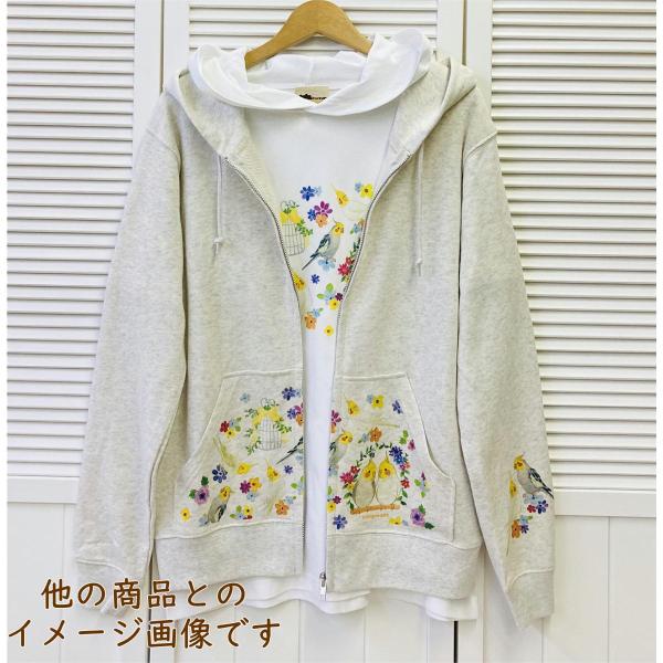 鳥かごとオカメインコちゃんが描かれたとってもかわいいジップパーカーです♪ポケット部分以外にもフードやお袖にもプリントが入っています♪フードや袖口にもプリントがあると肩や袖にとりさんがとまっているみたい♪いつでもオカメインコちゃんと一緒にいら...