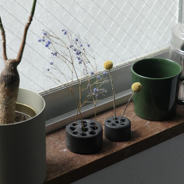 作り手は京都の公長齋小菅さん。1898年に創業した老舗竹工芸メーカーで創業以来、竹工芸を一貫して扱い続けておられます。その信頼と実績により、宮内庁や宮家の御用達に。「古典は新しい。時代を超えて変わらぬ価値を。」というコンセプトのもと、日々も...