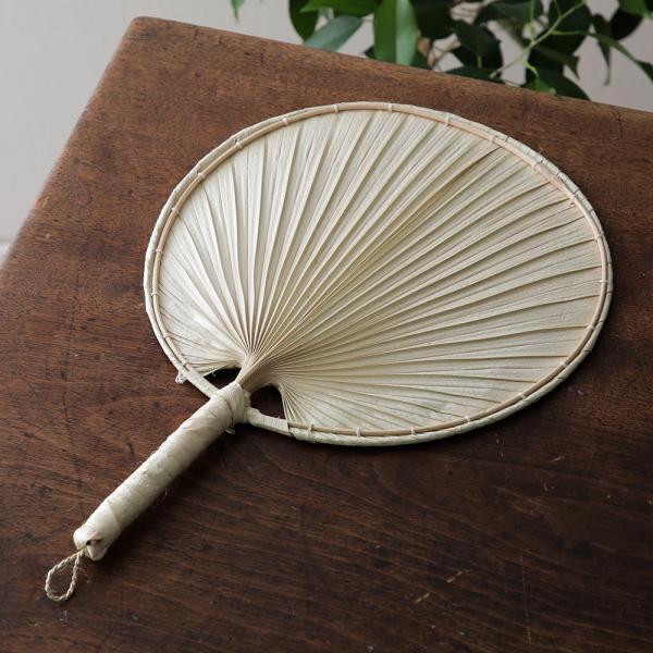 サイズ全体:約370×265×20mm(扇面:直径約260mm 持ち手:約110mm 紐:30mm)化粧箱:約370×275×20mm重量:約30g化粧箱:180g素材:クバの葉、竹、タコ糸生産国:日本製その他:箱付き、のしOK、プレゼント...