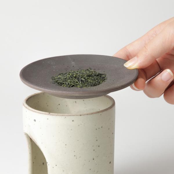サイズ全体φ105mm×H13mm高台:φ65mm×H5mm関連キーワード:茶香炉 ちゃこうろ アロマテラピー くつろぎ キャンドル 香り 消臭 お茶 新茶 緑茶 ほうじ茶 癒し リラックス プレゼント ギフト 結婚祝い 誕生日プレゼント ...