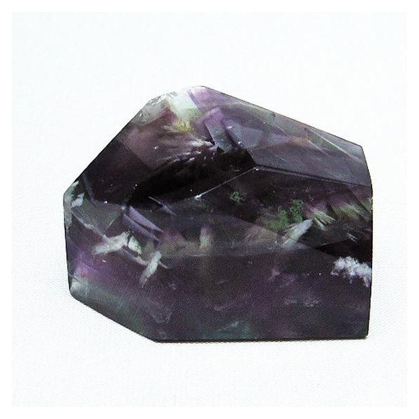 ■商品名：エンジェルフェザー フローライト  原石 ■商品ID：t41-1531 ■商品重量：約 109g ■商品サイズ：  高約:55mm   横約:40mm  厚約:30mm