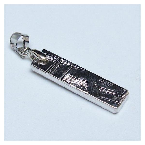 ■商品名：シルバーギベオン メテオライト  ペンダント  ■商品ID：t452-3773 ■商品重量：約 2.5g ■商品サイズ：  高約:23mm   横約:6mm  厚約:2mm