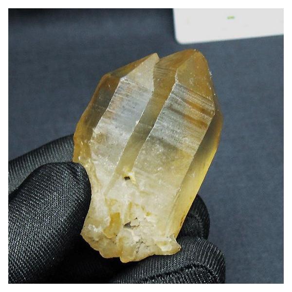 ■商品名：シトリン レムリアンシード水晶 原石 ミナスジェライス州コリント産  ※証明書付き ■商品ID：t641-2077 ■商品重量：約 49g ■商品サイズ：  高約:52mm   横約:32mm  厚約:26mm