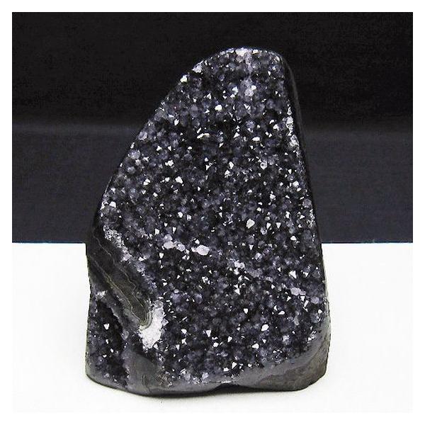 ■商品名：ウルグアイ産 アメジストクラスター ■商品ID：t95-11392 ■商品重量：約 739g ■商品サイズ：  高約:110mm   横約:80mm  厚約:85mm