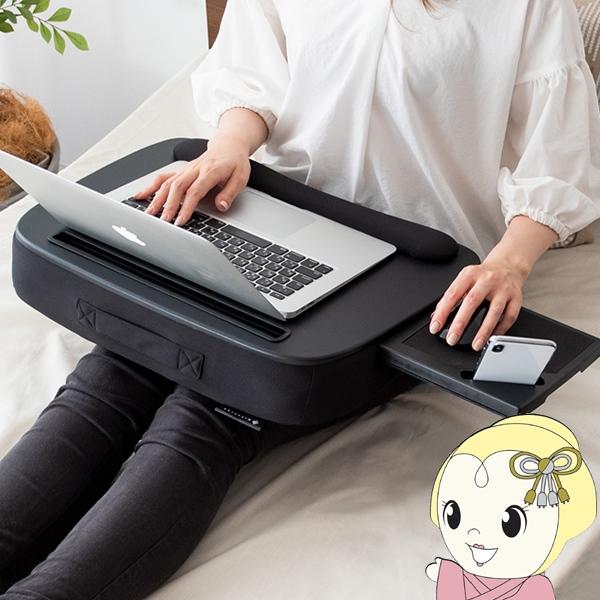 膝上でのちょっとした作業に便利なテーブルクッション『Praco（プラコ）』。膝に乗せてノートパソコンやタブレットを乗せたり、本を読んだり、お食事を置いたり様々な用途にお使いいただけます。天板にはタブレットを立て掛けられるスタンドと、天板に置...