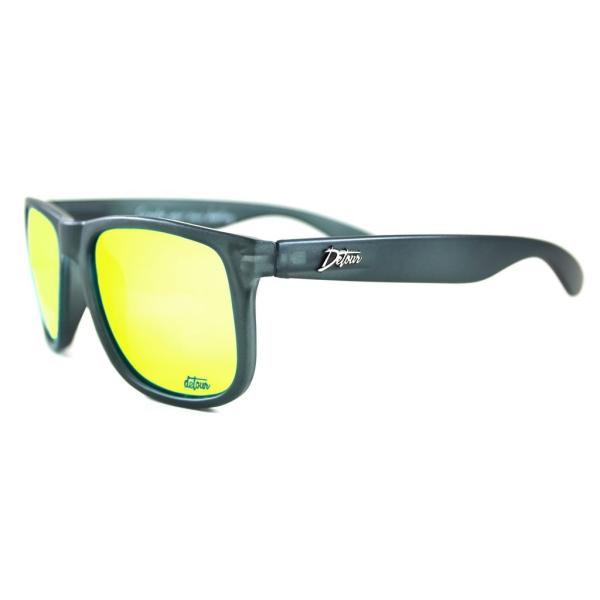 私たちのEMINENCEは丈夫で快適なスプリングヒンジ、レーザー刻印をあしらったレンズ、DETOURロゴの彫刻を装備しています。また、フィールドで心強い"Create your own destiny”の文字がアーム内側に刻まれています。D...