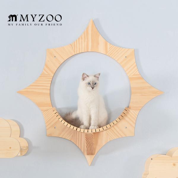 ■備考:太陽の形が可愛いMYZOOのキャットステップ「Solar」放射状模様の木目柄は太陽の輝きと暖かさを表現する拘りの一品です。 猫 キャットステップ キャットウォーク 壁付け 壁掛け 太陽 木製 シンプル MY ZOO 北欧