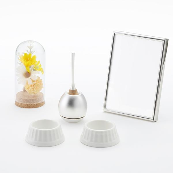 大切なペットのためのミニサイズ仏具4点セット■備考:ミニマルクオンズのちいさなお仏壇(別売)にちょうどいい、ミニサイズの選べる仏具セットちいさな家族、かげかえのない大切な子にこれからも想いを届けます。■商品サイズ:■フォトフレームふわもこ：...