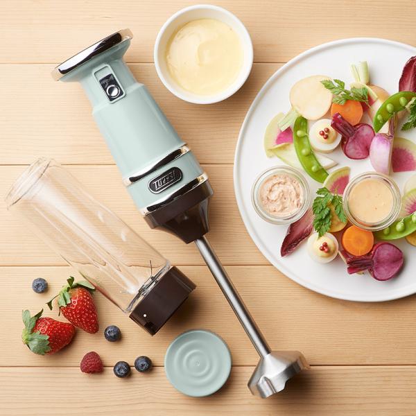 1台2役で使える ハンドブレンダー＆ボトルブレンダー■備考:・これひとつで「ハンドブレンダー」と「ボトルブレンダー」の2通りの使い方ができる2in1ブレンダーです。◆仕様・電源：AC100V 50/60Hz・定格消費電力：200W・定格容量...