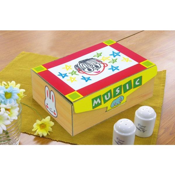 父の日、母の日プレゼントに！サービス判が入るフォトフレーム付！オルゴールはクリスタルとブラックから選べます。本体×1、紙製フォトフレーム×1、しきり台紙×1、両面テープ×2、オルゴール×1箱サイズ：170×60×120mm作画サイズ：130...