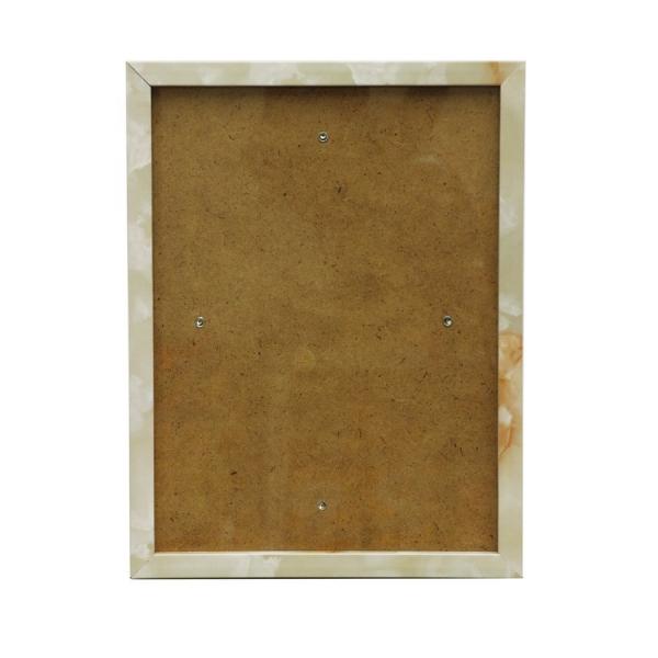 タテ・ヨコどちらでも使えます。 裏面スタンド付●商品サイズ：本体:212×162×15mm、額幅：10mm、  収納サイズ：150×200mm●1個重量（g）：140●材質：