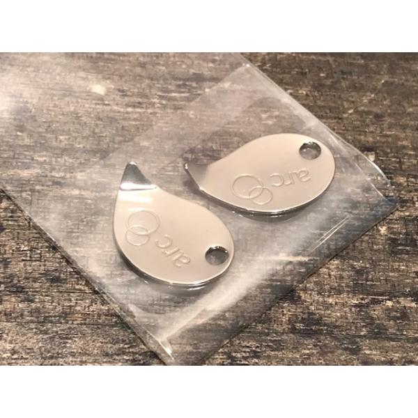 ■サイズ：約20mm×13mm　　　ルアーのテールに付けることでサウンドやフラッシング効果を得られます。小さく軽いのでルアーのウェイトバランスにさほど影響しませんが、小型ルアーや細身のルアーに付けると浮き角度が結構変わる事もあります。それぞ...