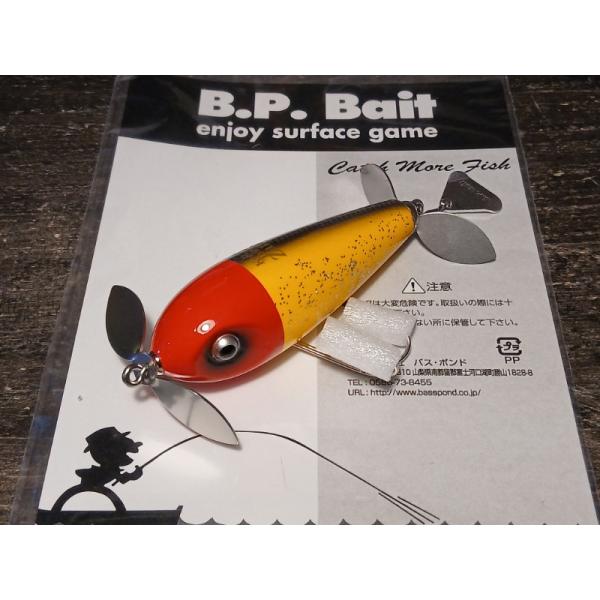 ■約80mm　■約20g　■発泡素材　　　カチカチ音の鳴る三角穴ペラ＋キールブレード搭載。腹には溝が設けられており、浮きゴミや枝を乗り越える際にフックがボディに密着し引っ掛かりにくい構造になってます。　　　【　メーカーコメント：首振り、すり...