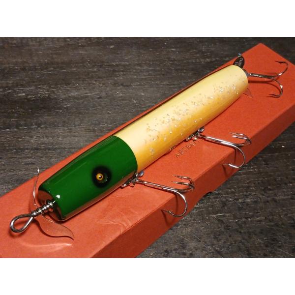 ■約15cm　■約45g　■ウッド製　■made in Japan　■箱にはへこみがありますが、ルアー本体は新品同様の美品です。　　側面のシェルフリッターが独特の輝きを放ってます。　　　　※こちらの商品は実店舗、GIZMOヤフー店、ヤフオク...